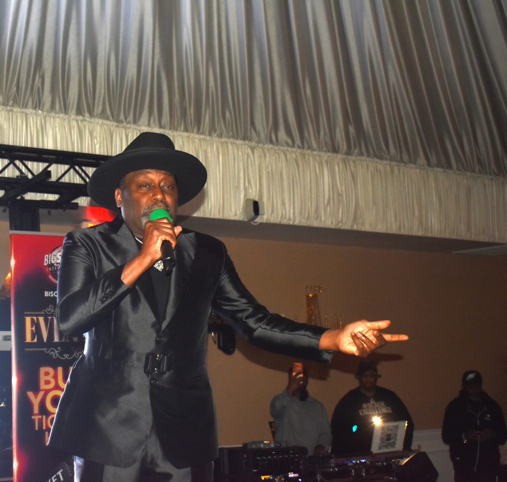 Big Daddy Kane Warms Up The Black Friday Stage at The Double Tree Hilton in Cherry Hill!